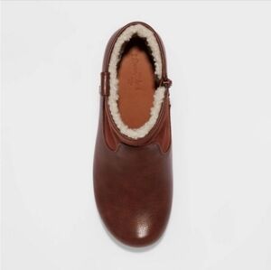 Universal Thread | Shoes | Womans Fawn Clog Boots By Universal Thread ...